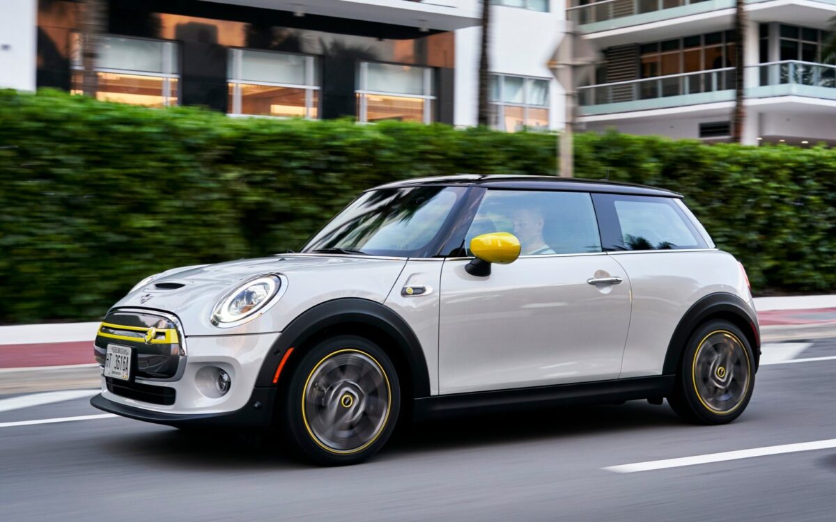 Is the Mini Cooper SE Worth It as a Cheap EV? - headlights.com