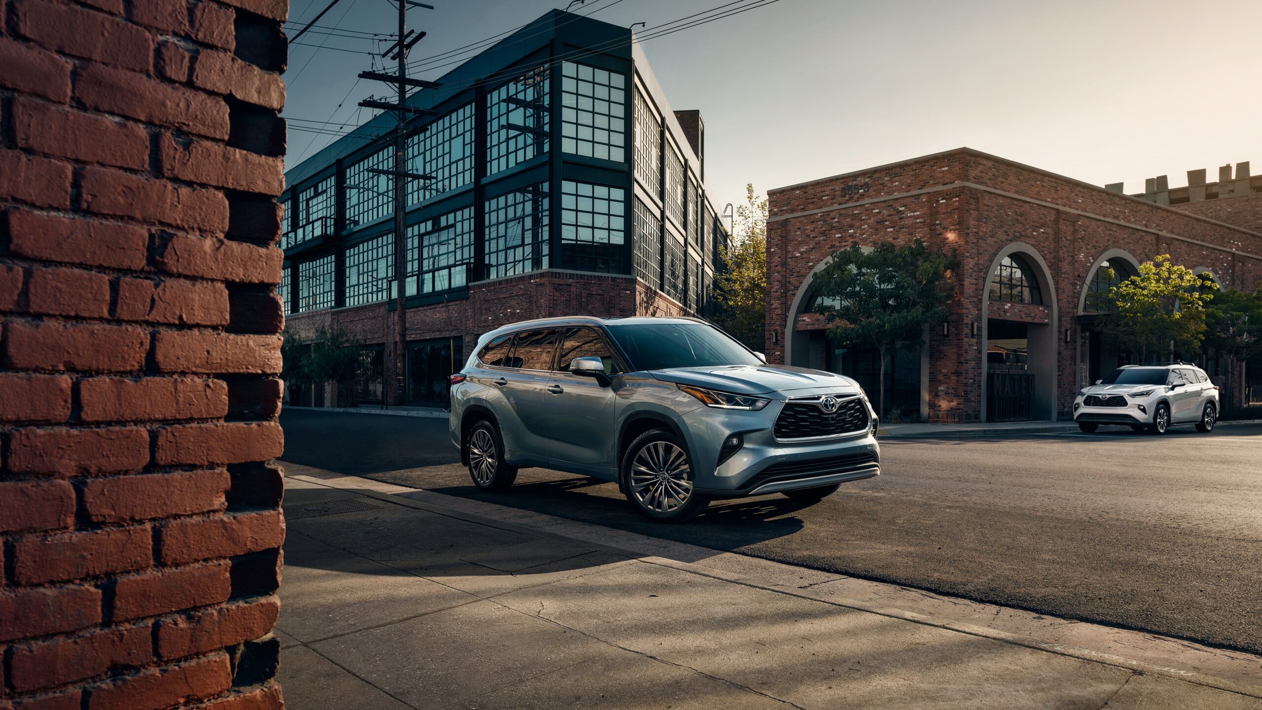A Buyer’s Guide of the 2021 Toyota Highlander - headlights.com